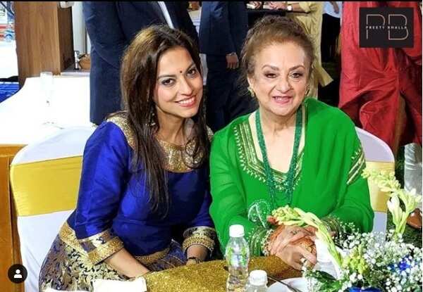 Preety Bhalla sings at the pre-wedding bash of Arya and Sayyeshaa ...