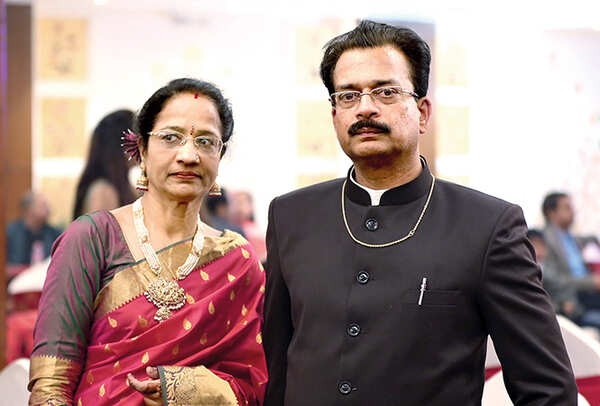 When the dulha-dulhan danced at their shaadi in Lucknow | Events Movie ...