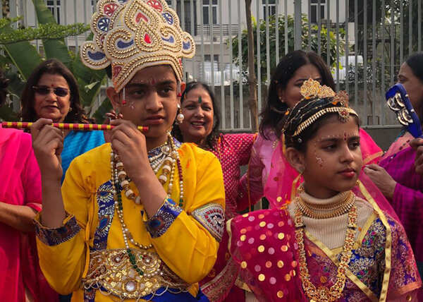 Jaipur ladies play dry Holi with each other at this pre-Holi bash ...