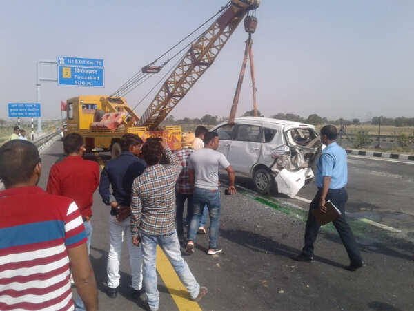 Accident On Agra-Lucknow Expressway: Group Captain of Indian Air Force killed in road accident ...