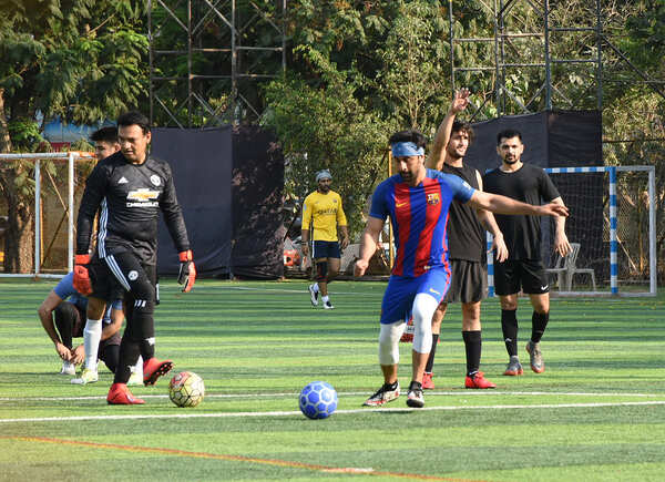 Photos: Ranbir Kapoor and Abhishek Bachchan snapped playing football on ...