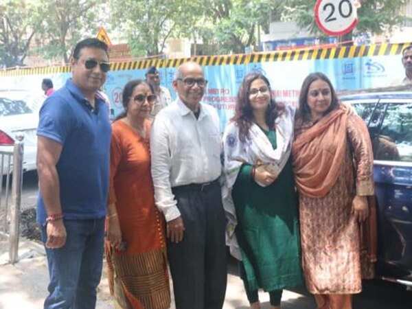 Pictures: Vidya Balan and family snapped at the polling booth in Mumbai ...