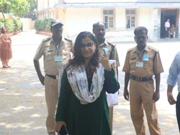 Pictures: Vidya Balan and family snapped at the polling booth in Mumbai ...