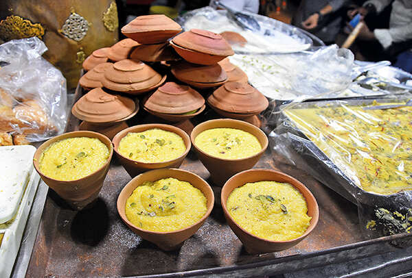 Old Lucknow’s dawat-e-Ramzan | Lucknow News - Times of India