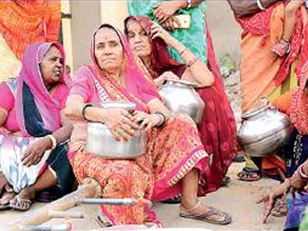 Women cover miles for a few litres of water | Jaipur News - Times of India