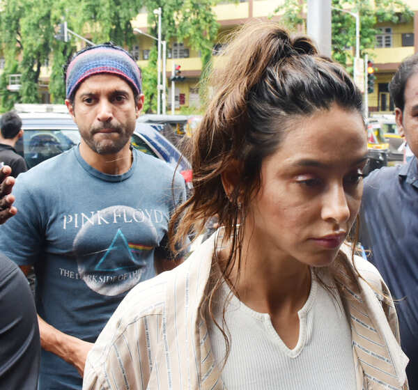 Photos: Farhan Akhtar and Shibani Dandekar step out for lunch date ...