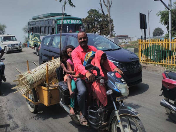 Madhya Pradesh teacher's ‘jugaad’ cart ferries kids to school | Bhopal ...