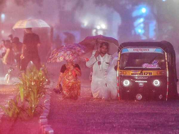 Heavy rains in Mumbai revive memories of July 26, 2005 fury | Mumbai ...