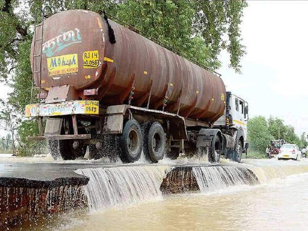 Chaksu dam breach leaves 100 homeless | Jaipur News - Times of India
