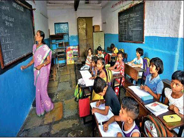 Out of the gatehouse, Raste Wada’s school soldiers on | Pune News ...