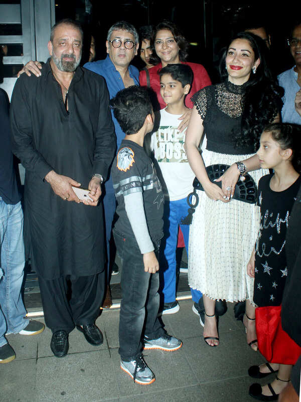 Photos: Sanjay Dutt celebrates his 60th birthday with his entire family ...