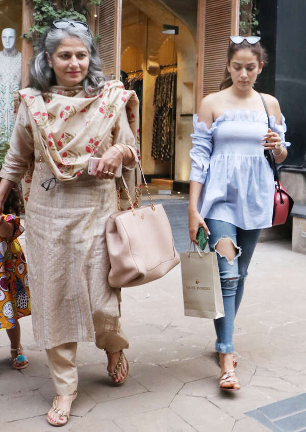 Watch: Misha Kapoor steps out with mother Mira and grandmother Bela ...
