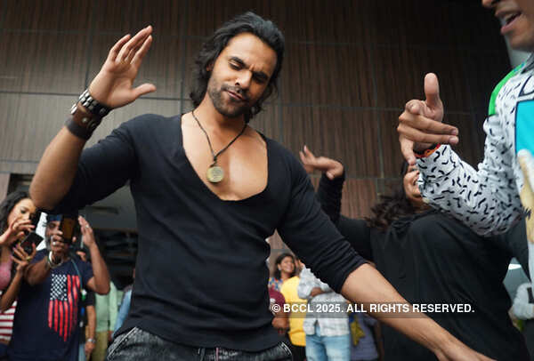 TV actors soak in Ganpati festivities on show sets - Times of India