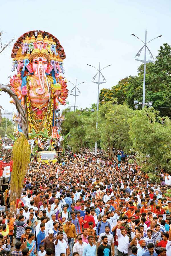 Hyderabadis bid adieu to ‘sabse bada bappa’ | Events Movie News - Times ...