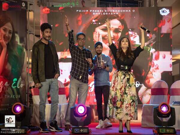 Monali Thakur launches her first Bengali singles ‘Dugga Elo’ | Bengali ...