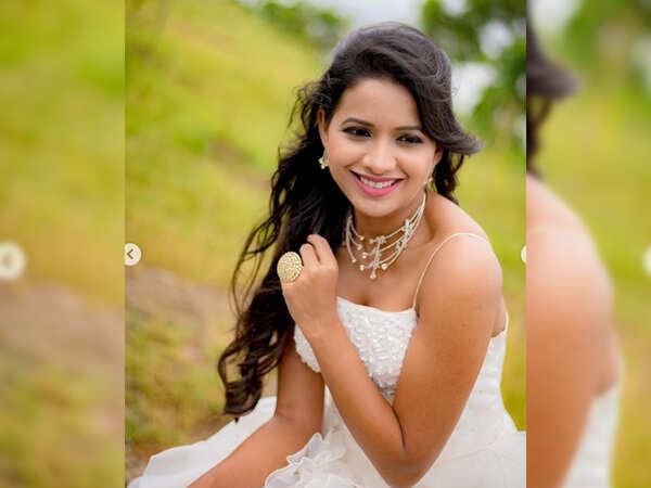 Mayuri Wagh looks like a vision in white in her latest photoshoot ...