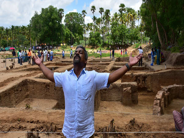 Love for Tamil attracts thousands of tourists to Keezhadi excavation ...