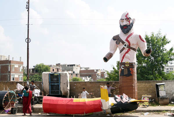 Six-pack abs and trimmed beard, Ravan effigies get a modern twist in ...