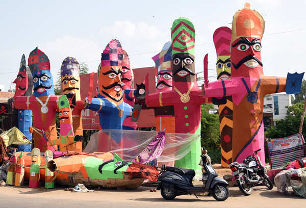 Six-pack abs and trimmed beard, Ravan effigies get a modern twist in ...