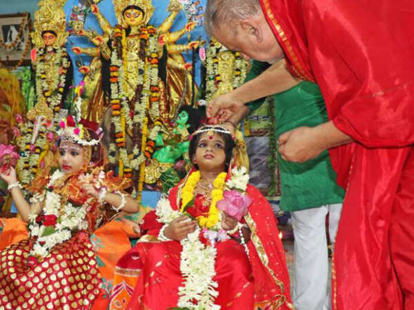 Kolkata: Muslim girl worshipped in Salt Lake Kumari Puja | Kolkata News ...