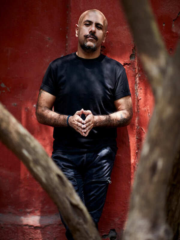 Vishal Dadlani encourages young singer on a music reality show | Hindi ...