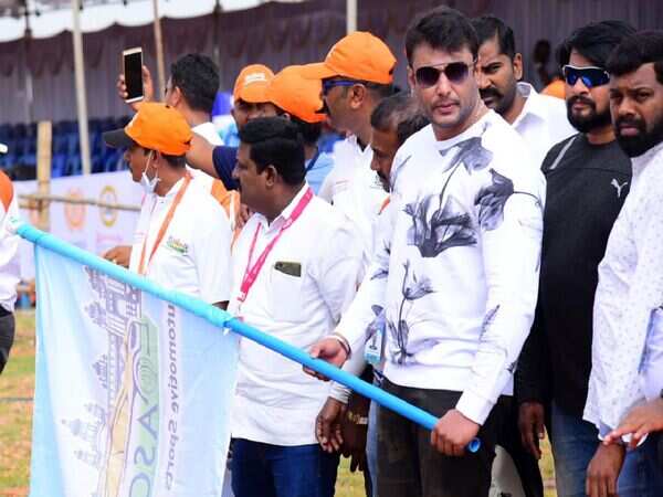 Darshan’s look for Roberrt revealed? | Kannada Movie News - Times of India