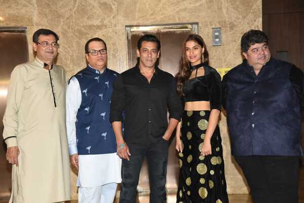 Photos: Salman Khan, Saiee Manjrekar, Shilpa Shetty, Daisy Shah attend Ramesh Taurani's Diwali ...