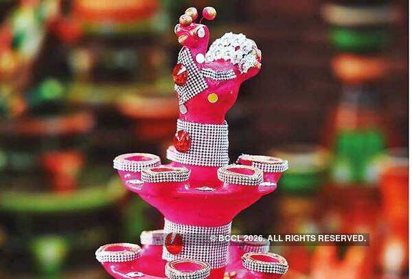Diyas, kandeels & pots: Delhi’s markets abuzz with Diwali decor | Delhi ...