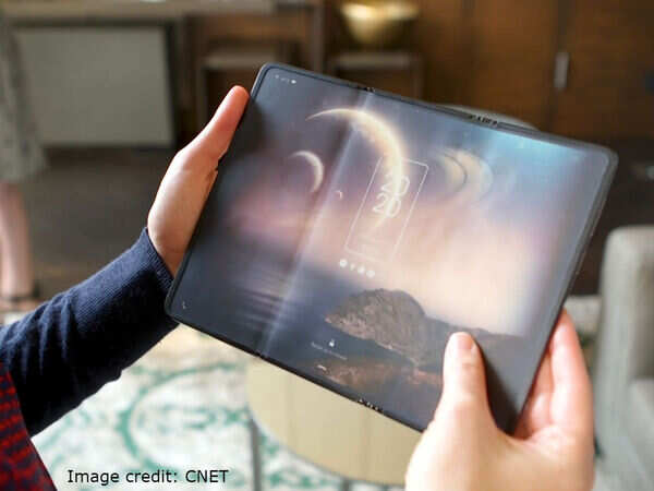 Tcl Foldable Phone: Watch: TCL's Samsung Galaxy Fold competitor unfolds ...