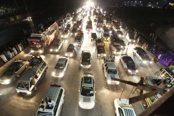 Imran Khan: Protesters led by influential cleric gather in Islamabad ...