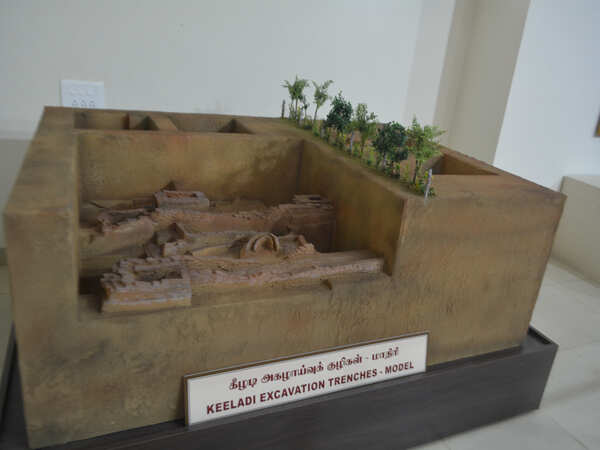 Keezhadi artefacts expo a big draw | Madurai News - Times of India
