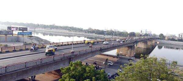 Subhash Bridge gets lift up, open for public once again | Ahmedabad ...