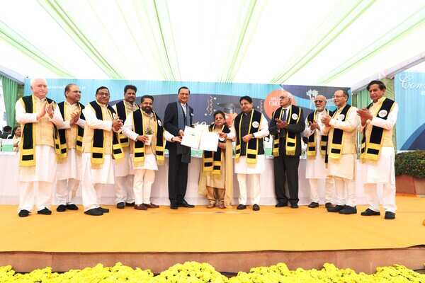 Manav Rachna applauds its future leaders in a grand Convocation ...