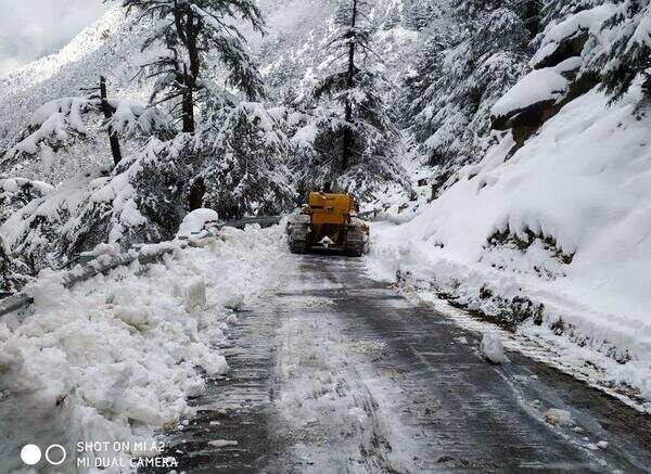 Traffic remains affected in parts of Uttarakhand after weekend snow ...