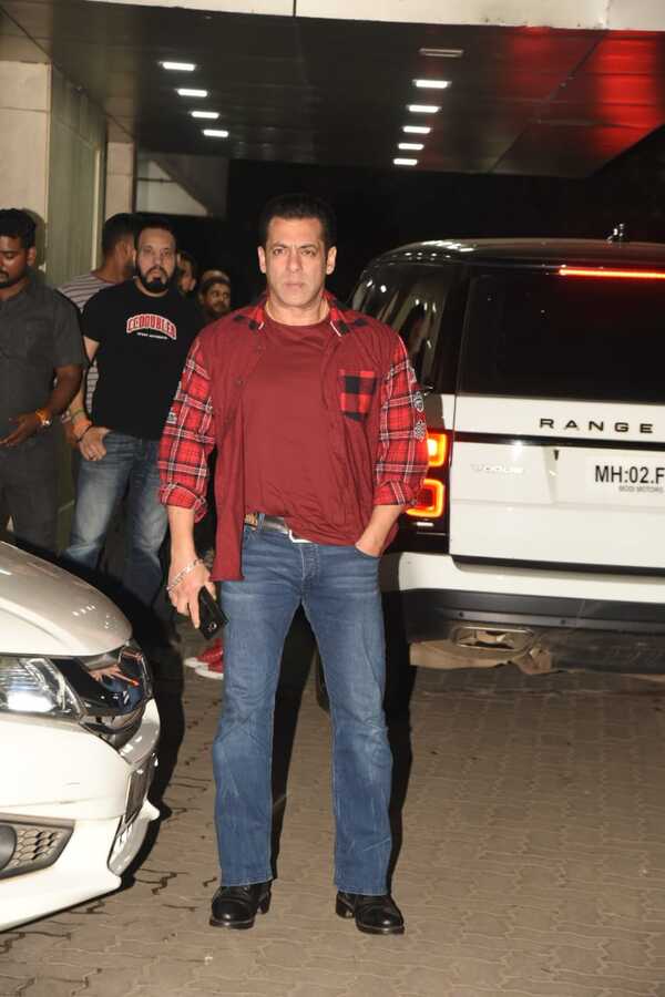 Photos: Salman Khan, Riteish Deshmukh, Suniel Shetty and other Bollywood celebs attend Sohail ...