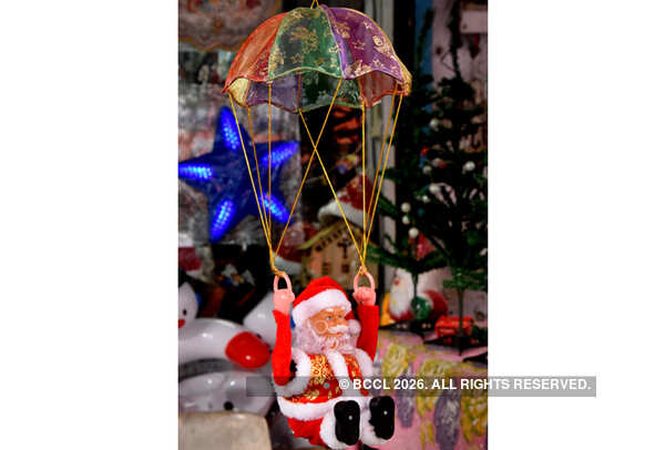 Battery-operated hats, skydiving Santa: Jaipur turns into a paradise ...