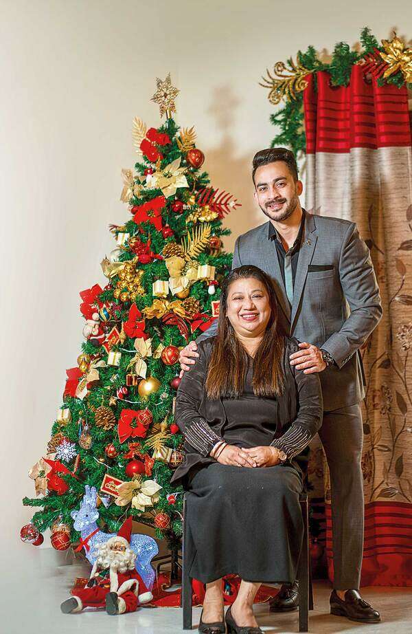 How ‘bout a hand for Mrs Claus? | Events Movie News - Times of India