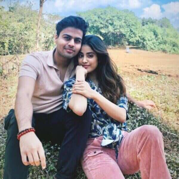 Janhvi Kapoor shares a cosy picture with her childhood friend Akshat ...