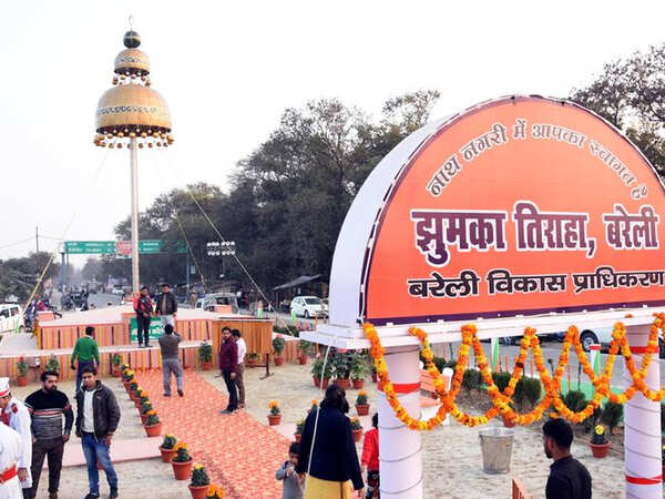 Uttar Pradesh: 'Bareilly ka bazaar' finally gets its famed jhumka | Bareilly News - Times of India