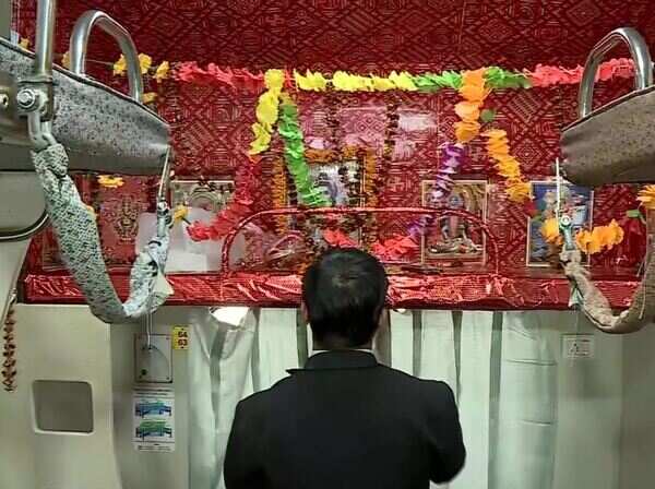 Kashi Mahakal Express: Reserved seat for deity on Mahakal Express ...