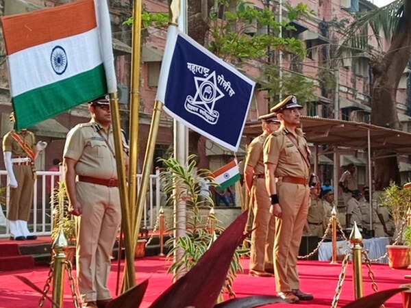 Sanjay Barve: Outgoing Mumbai top cop Sanjay Barve given farewell ...
