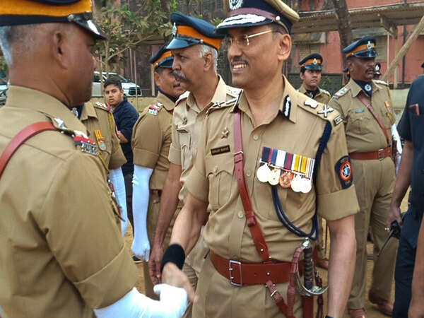 Sanjay Barve: Outgoing Mumbai top cop Sanjay Barve given farewell ...