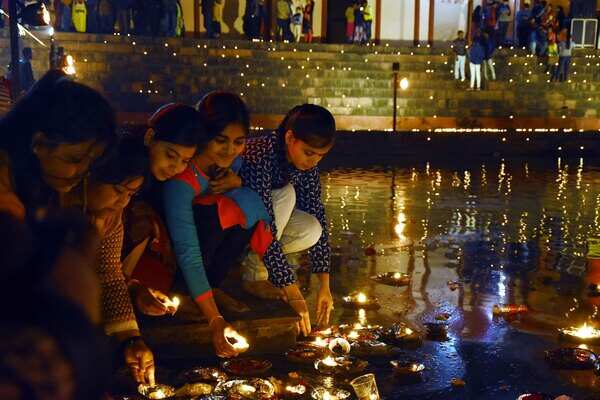 'Traditional diya lighting' was a hit among Bareilly youngsters ...