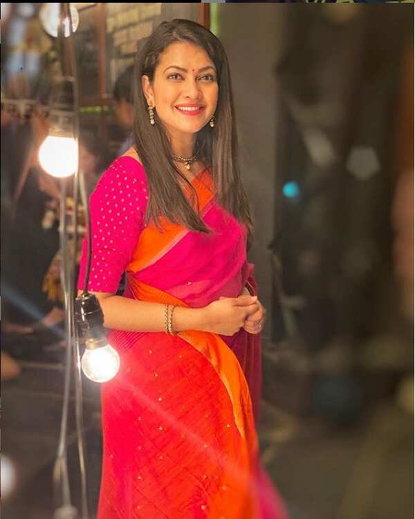 Playback singer Priyanka Barve records ghazal Dil-E-Mushkil | Marathi ...