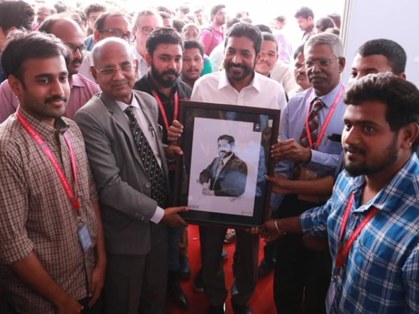 What makes SRM School of Management stand out as the Country's Premiere ...