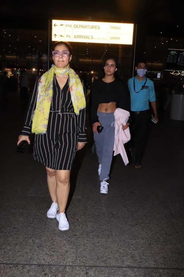 Kajol And Nysa Kajol And Her Daughter Nysa Devgn Make Heads Turn As They