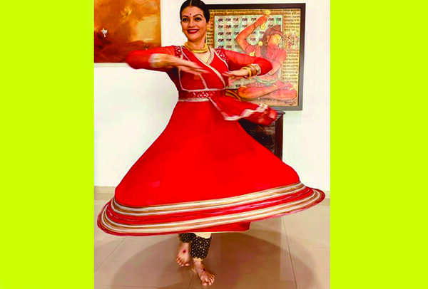 Actor Prachee Shah Paandya gives a digital Kathak performance at Sankat ...