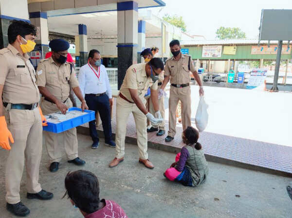 Lockdown heroes: RPF officer leads drive to feed homeless in Bengaluru ...