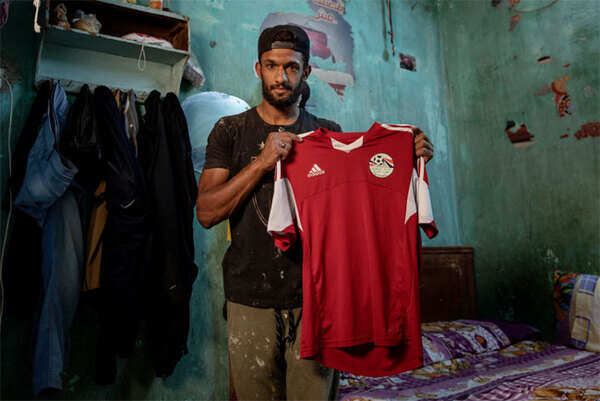 Pandemic turns Egyptian soccer player Mahmoud into a street vendor ...