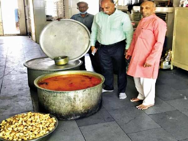 Retired Gujarat cop Tarun Barot is Covid philanthropist | Ahmedabad ...